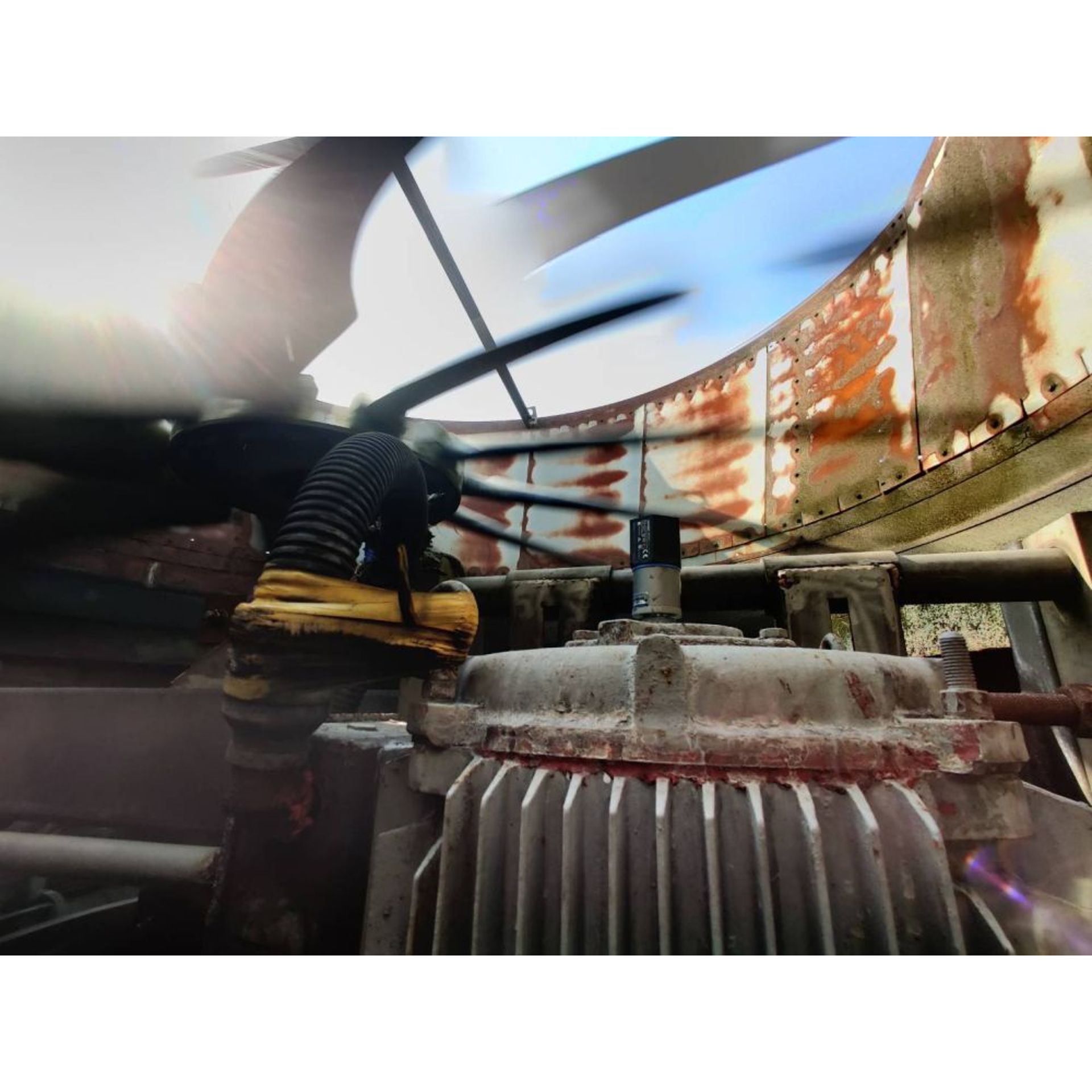 WISE-2410X Advantech LoRaWAN Vibrations- und Temperatursensor - BellEquip